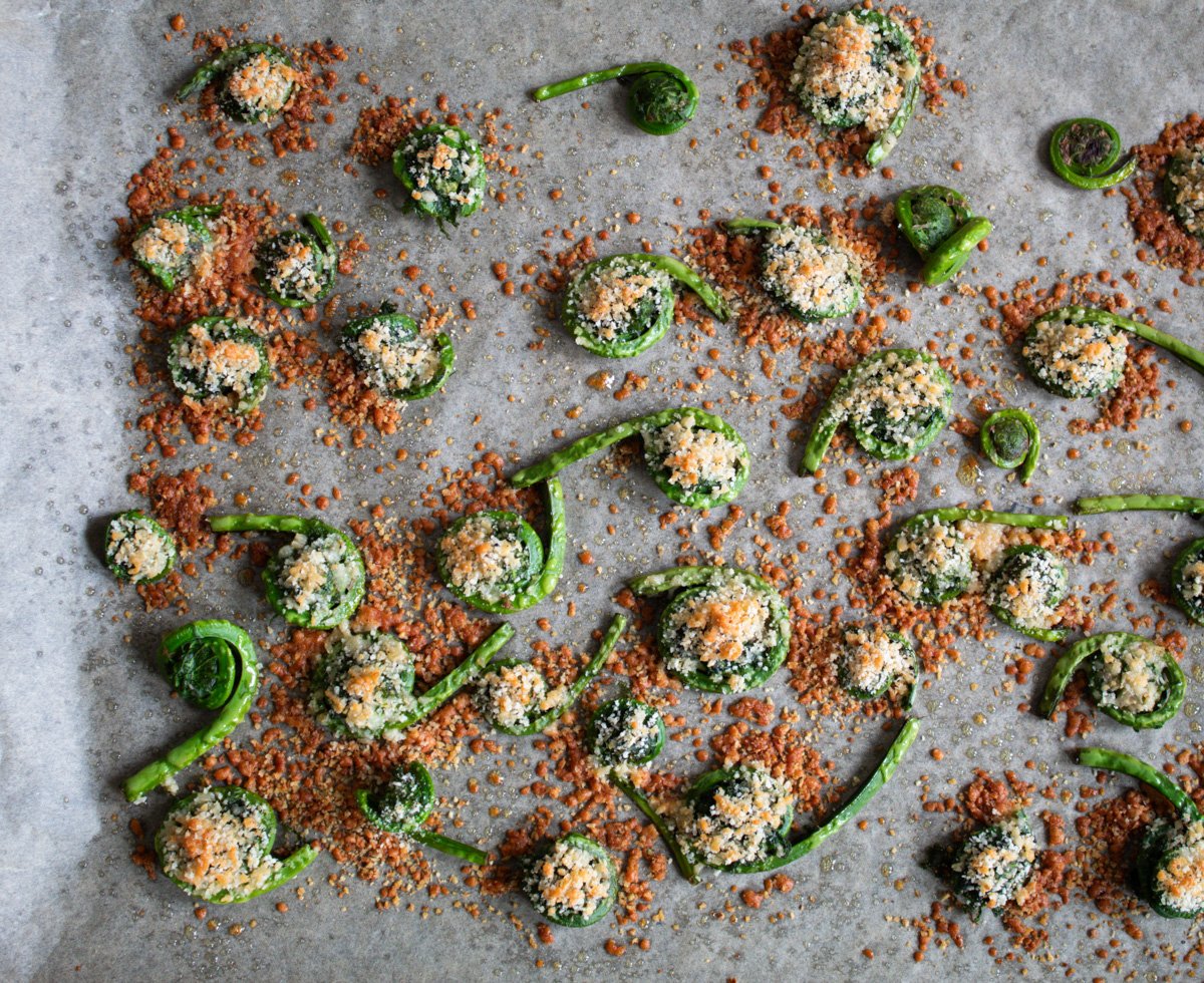 How to Cook Crispy Fiddlehead Ferns Appetizer with Zesty Lemon - The ...