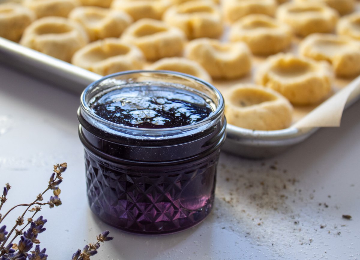 5 Simple Uses For Wild Violet Flowers In Kitchen Recipes - The Sifted Field